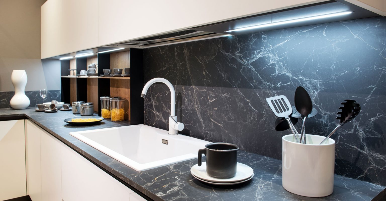 Protect your kitchen walls with trending kitchen splashbacks