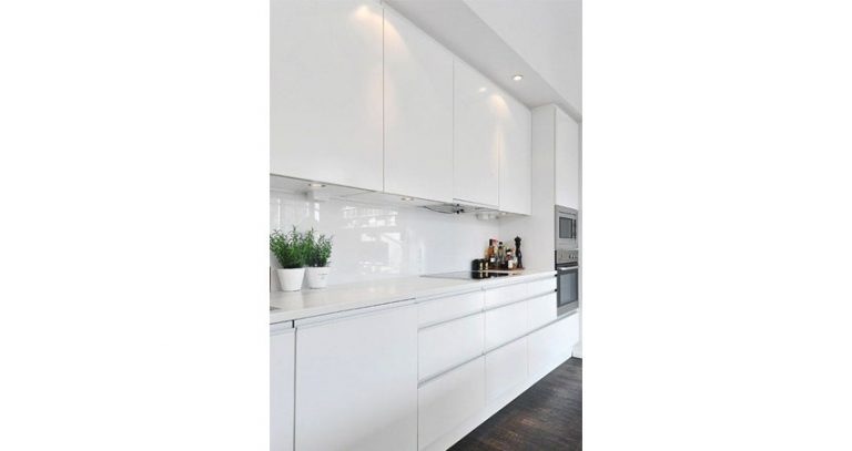 Protect your kitchen walls with trending kitchen splashbacks