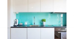 Protect your kitchen walls with trending kitchen splashbacks